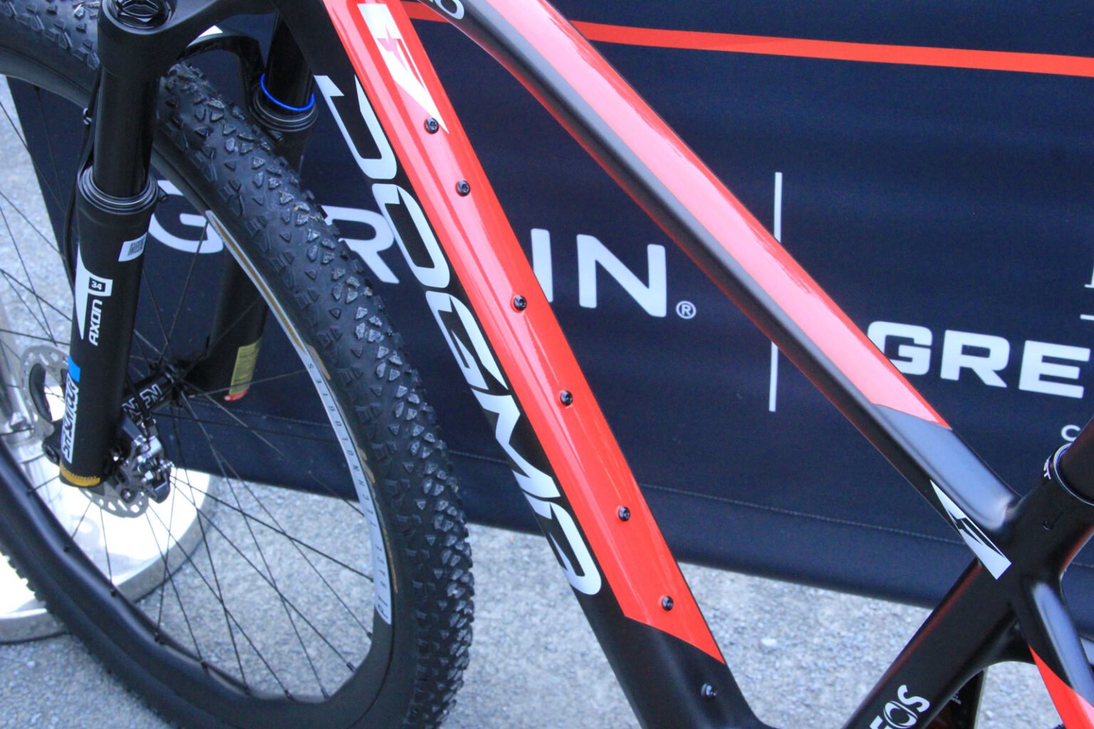 Pro Bike Check: Tom Pidcock's Pinarello Dogma XC HT Short Track Bike ...
