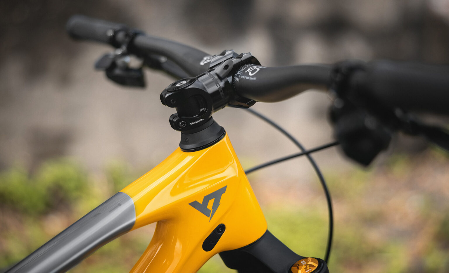 Ohlins Suspension Brings Uncaged 11 Models of the YT Izzo, Capra and Tues MTBs - Bikerumor