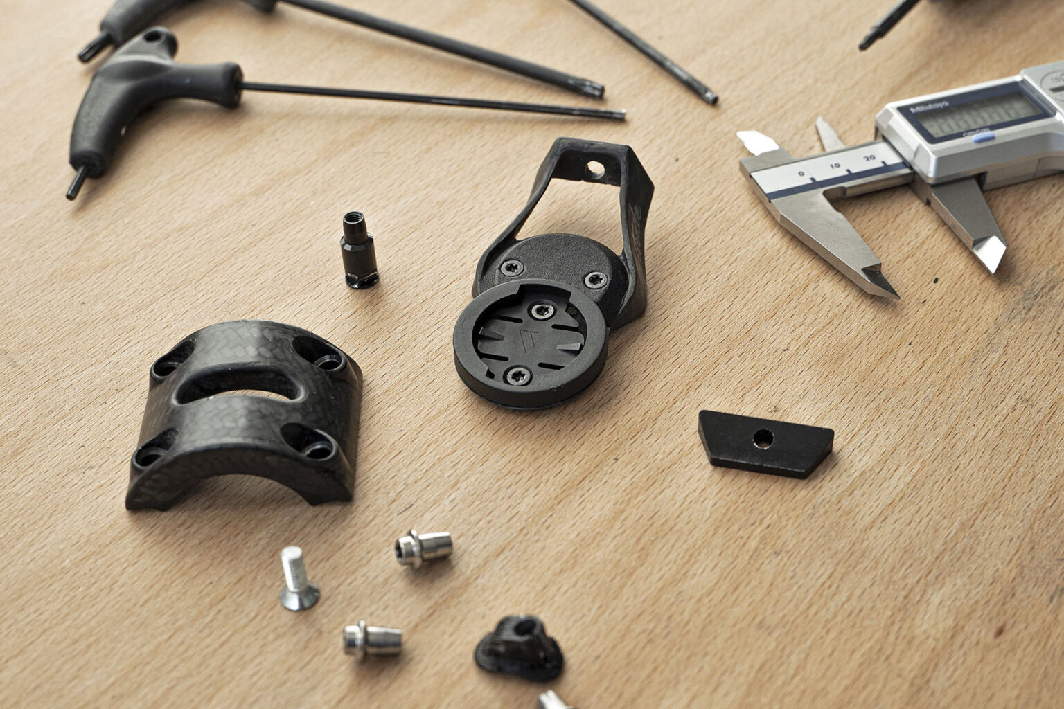 Alpitude Lays Up Superlight Carbon Stelvio HS GPS Mount For Lightest ...