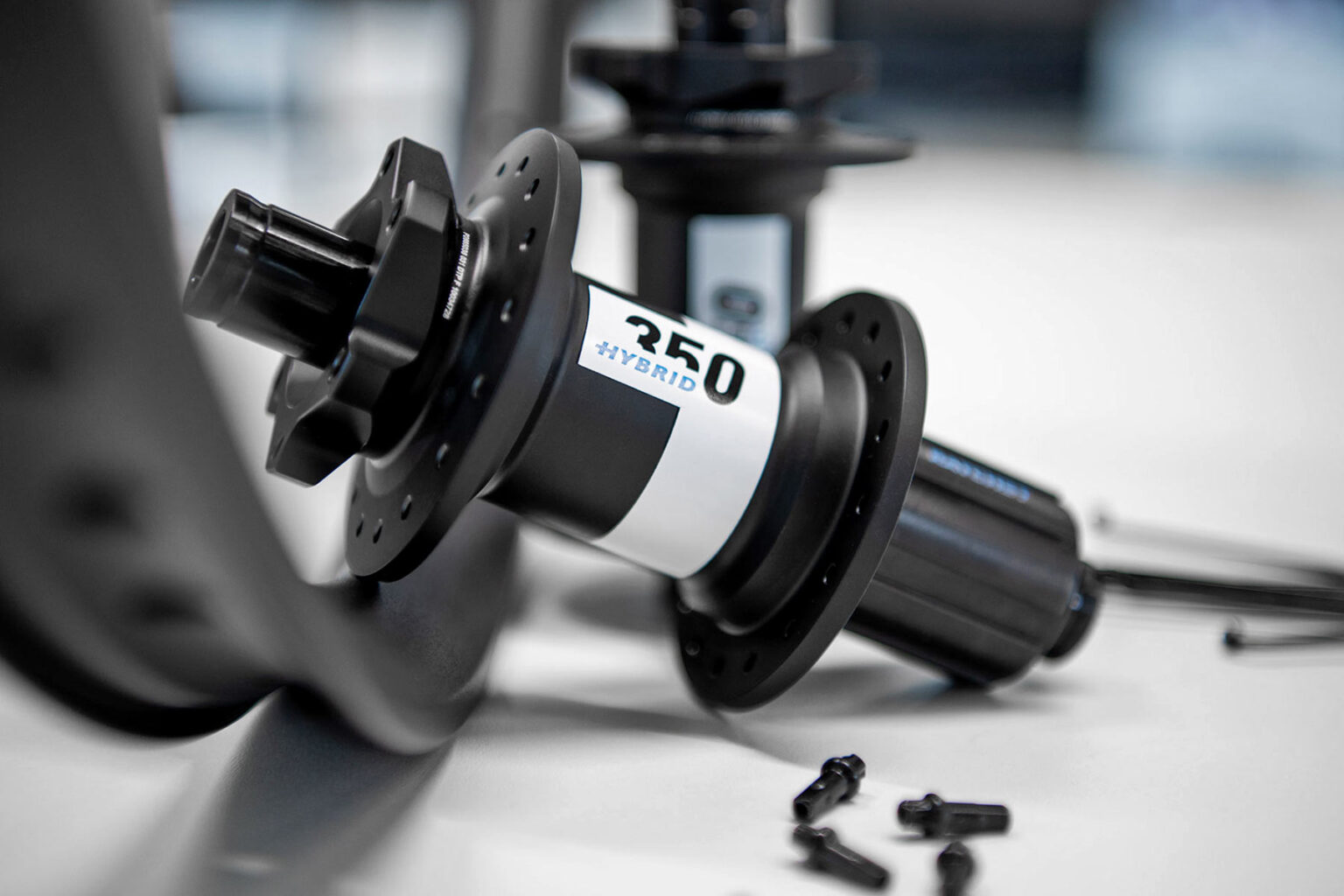 DT Swiss adds Heavy-Duty 240 & 350 Hybrid Hubs to Build Better eMTB ...