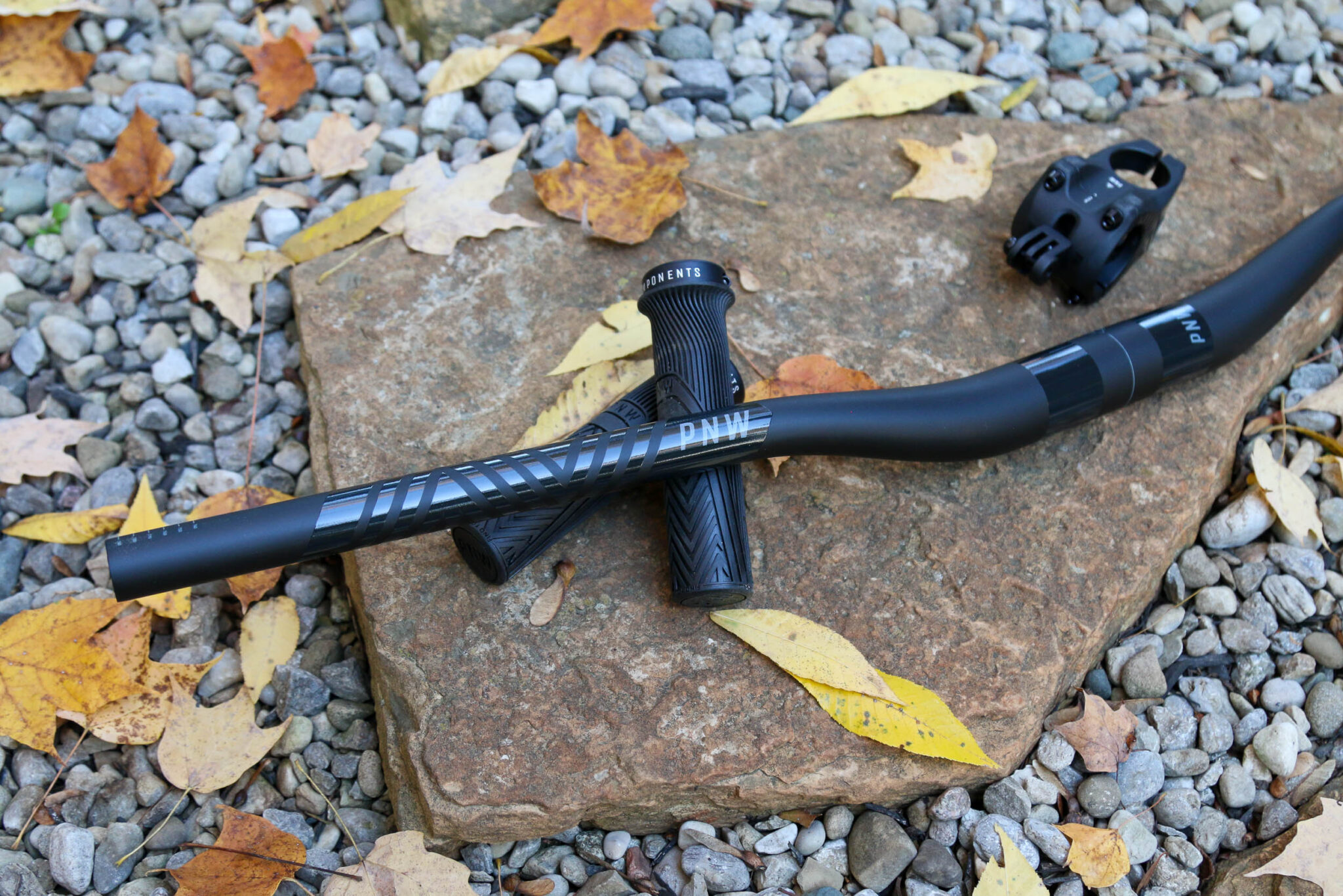PNW Loam Carbon Handlebar Offers Predictable Comfort with CBD Layup ...