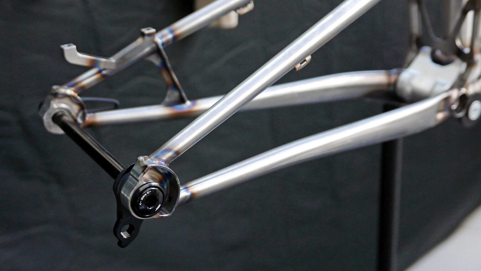 ZOceli Crafts New NaRum 135mm Short-Link Steel Full-Suspension Trail ...