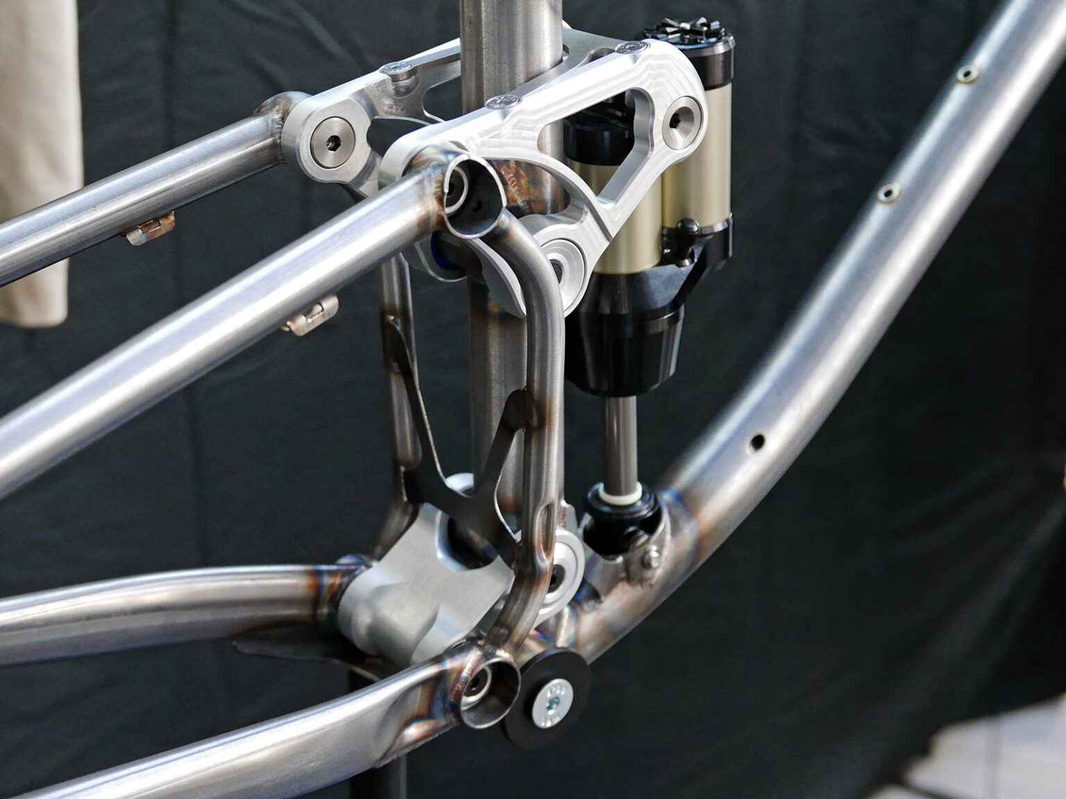 ZOceli Crafts New NaRum 135mm Short-Link Steel Full-Suspension Trail Bike for Bespoked - Bikerumor