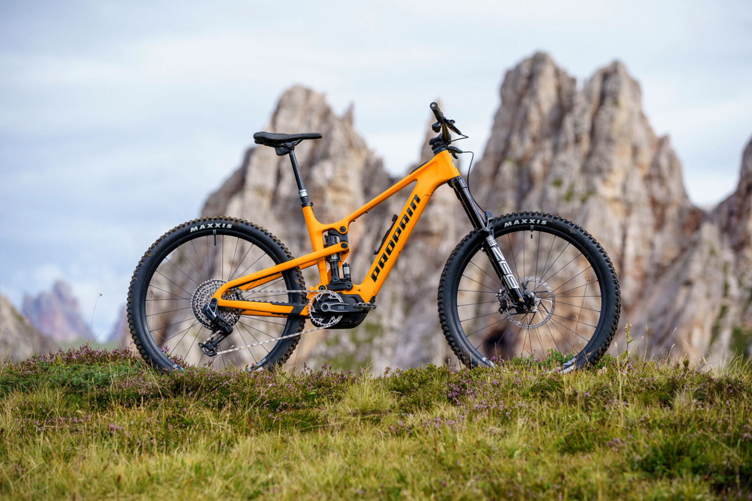 Propain Ekano 2 CF Powertrain eMTB Packs 880 Wh Range, If You Want ...