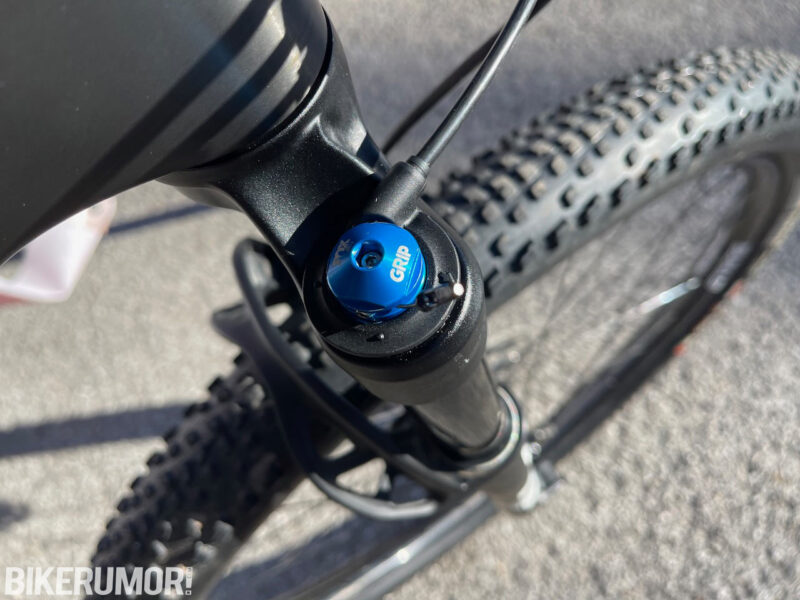 Spotted! New Fox 32 Reverse Arch XC fork - Bikerumor
