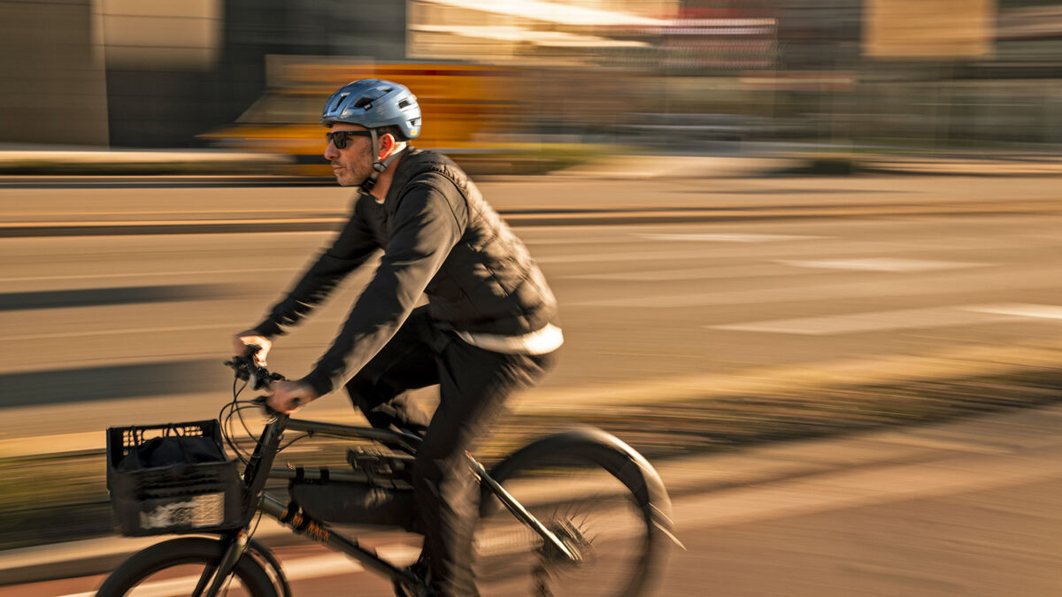 MET E-Mob MIPS Urban Bike Helmet Mixes Advanced Protection, Visibility ...