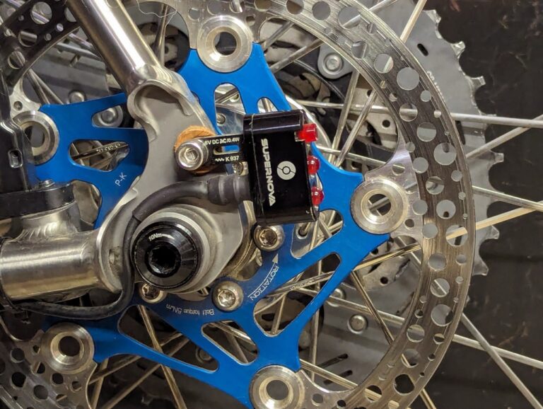 Review: Why You Need the Sinewave Beacon 2 Dynamo Light - Bikerumor