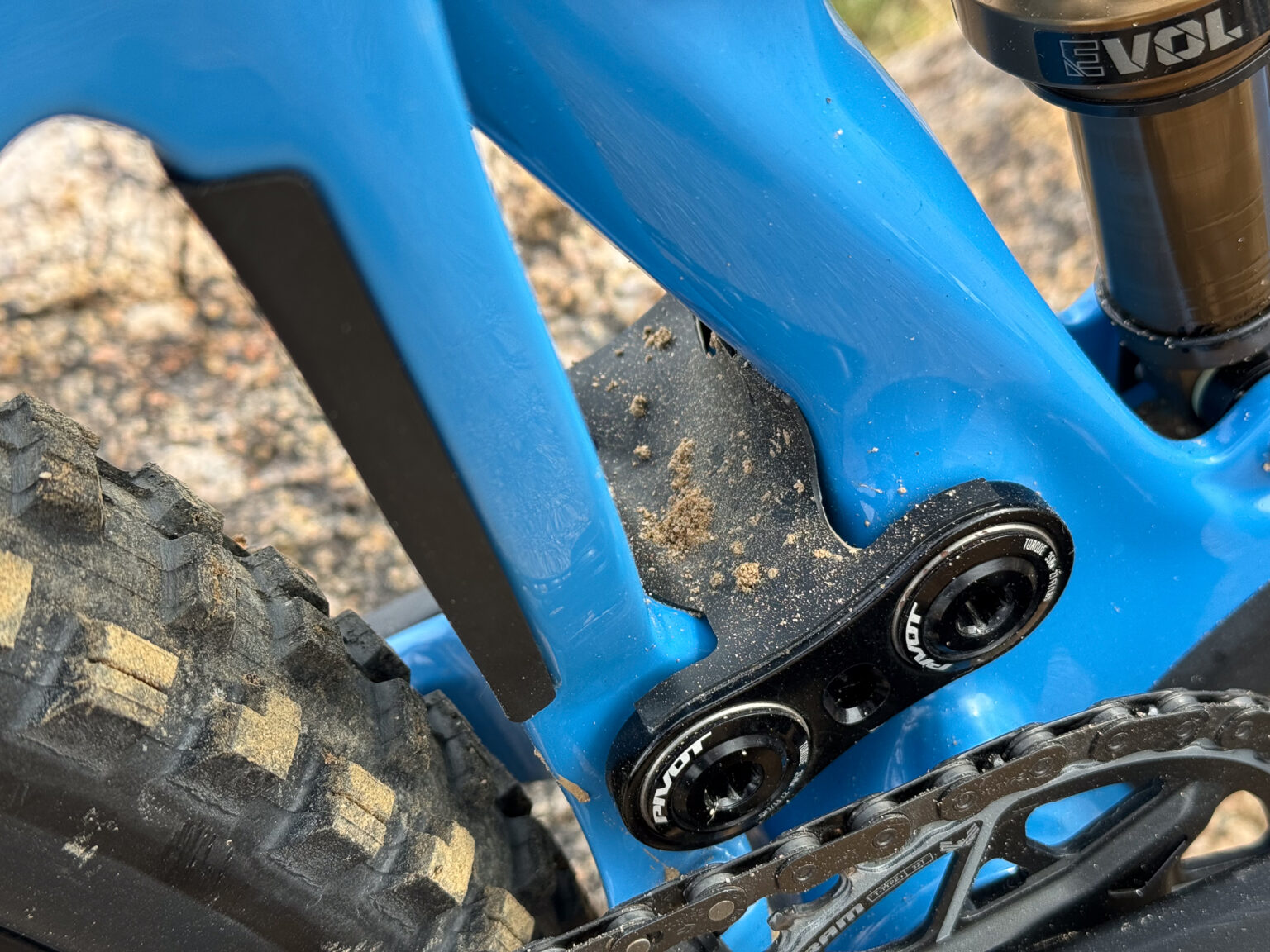 Pivot Switchblade Gets a New Edge with Improved Suspension & Updated ...