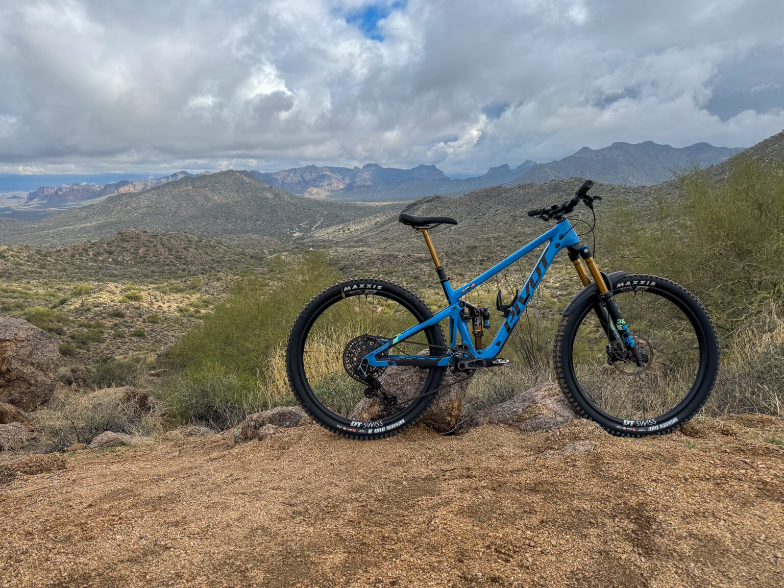Pivot Switchblade Gets a New Edge with Improved Suspension & Updated Geometry - Bikerumor
