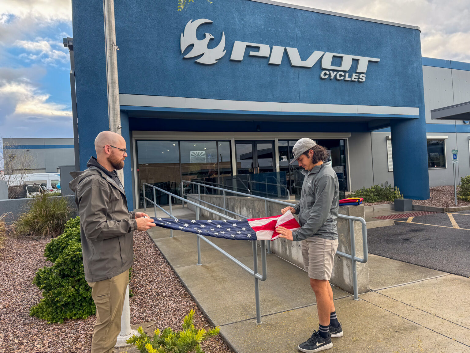 Pivot Switchblade Gets a New Edge with Improved Suspension & Updated ...