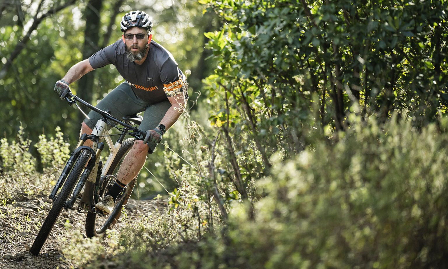 Lee Cougan Crossfire Trail Brings Modern MTB Capability to Light Carbon ...