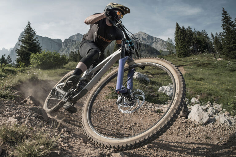 Formula Belva Dual-Crown Enduro Fork Delivers Light, Supple Precision ...