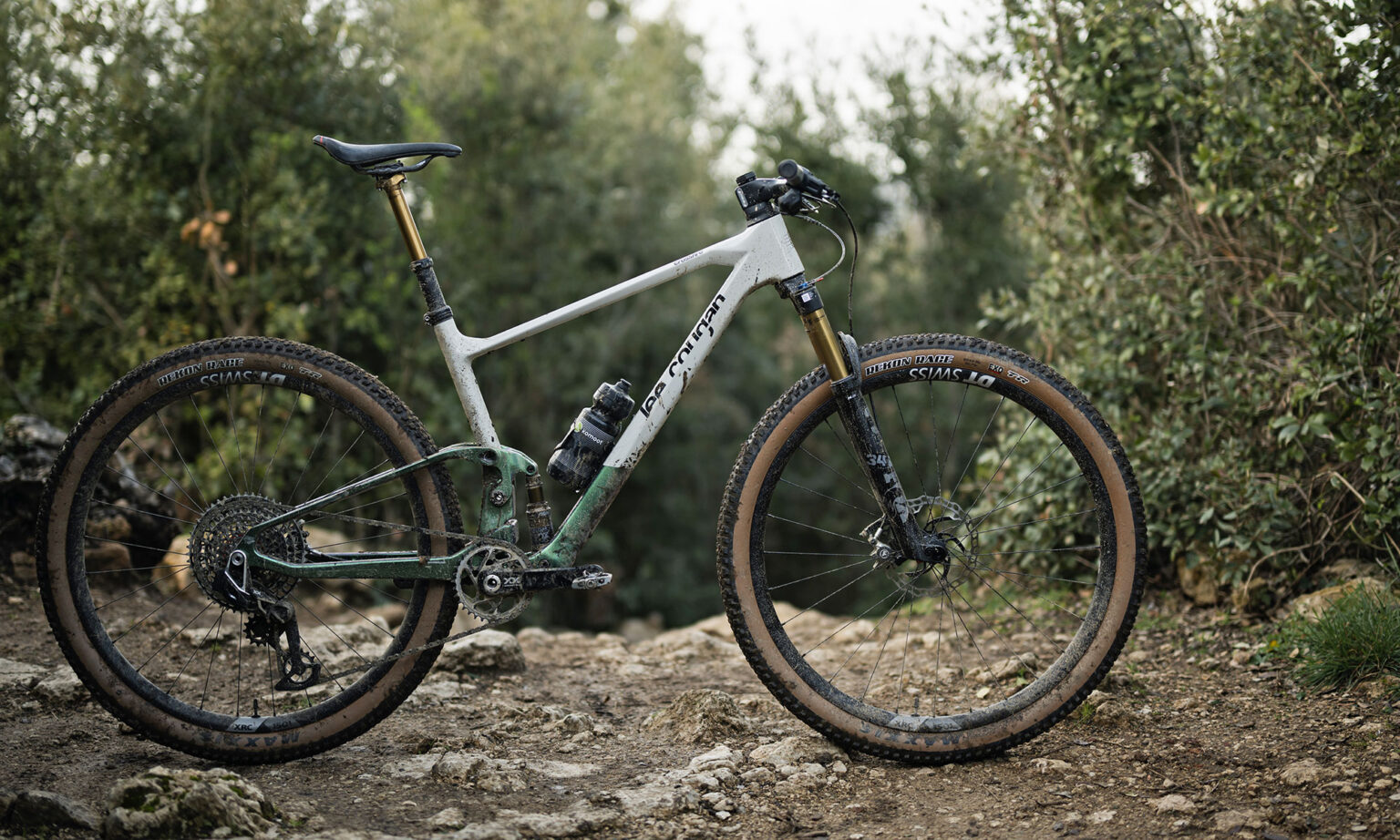 Lee Cougan Crossfire Trail Brings Modern MTB Capability to Light Carbon ...