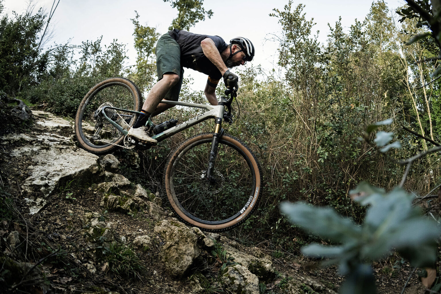 Lee Cougan Crossfire Trail Brings Modern MTB Capability to Light Carbon ...