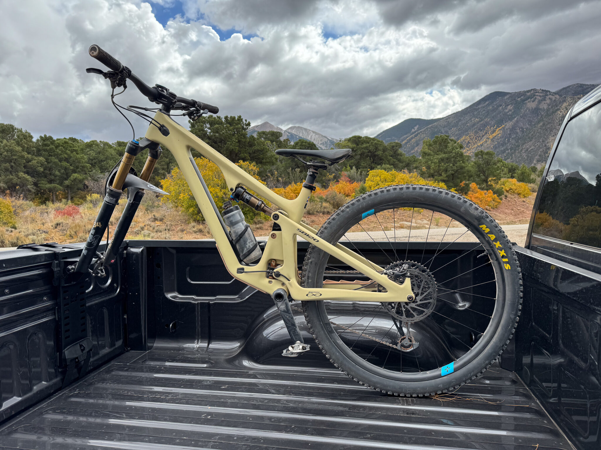 More than a Bike Rack: Railias Tailgate Rack System Doubles as Tailgate ...