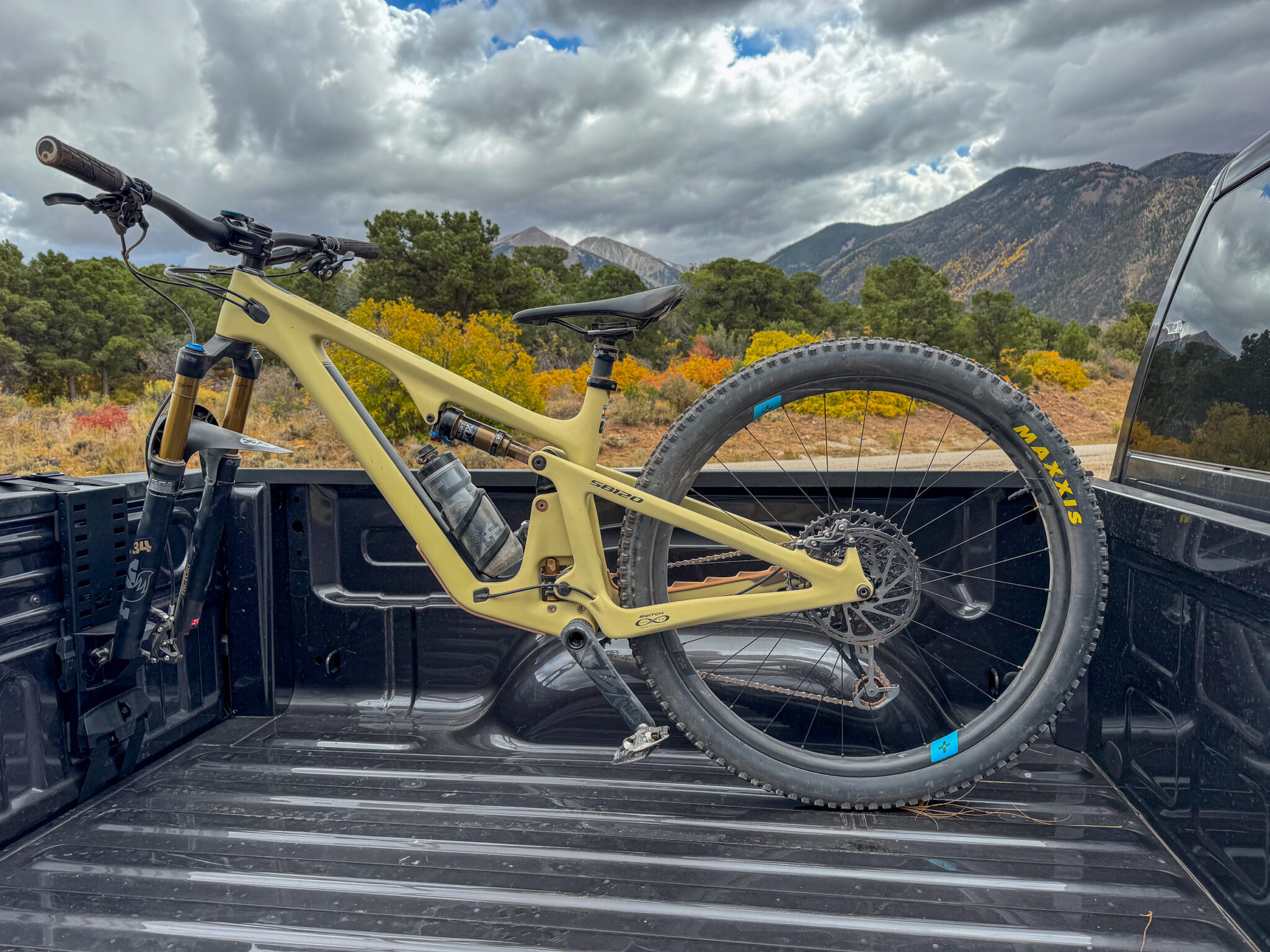 More than a Bike Rack: Railias Tailgate Rack System Doubles as Tailgate ...