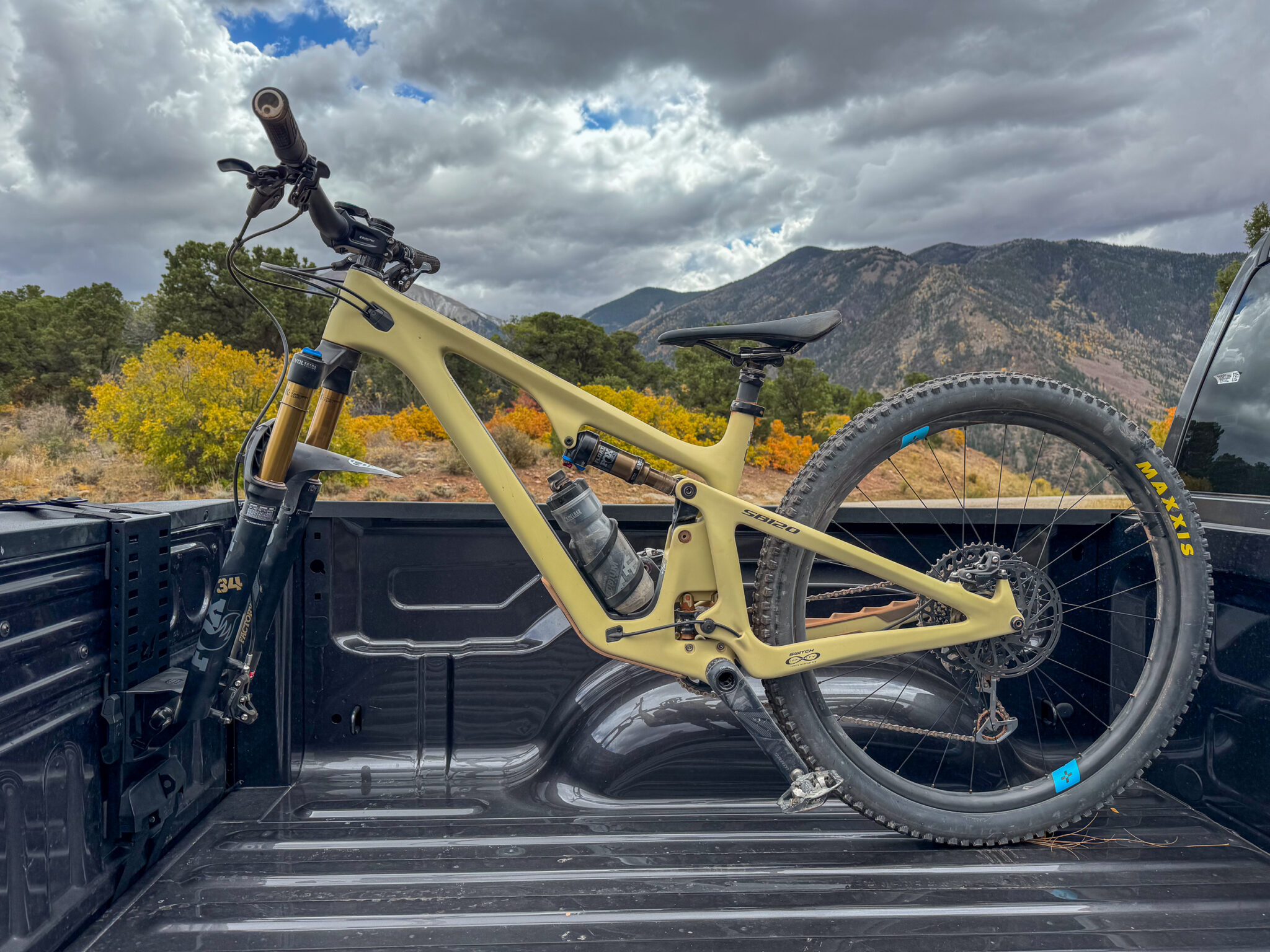 More than a Bike Rack: Railias Tailgate Rack System Doubles as Tailgate ...