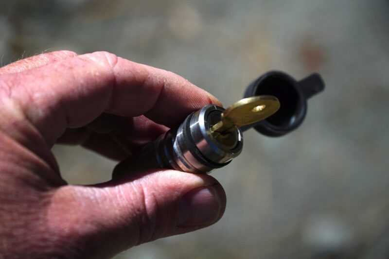 RiG'd Supply RambleSwing: A Jeep-Worthy Swing Away Hitch Adapter ...