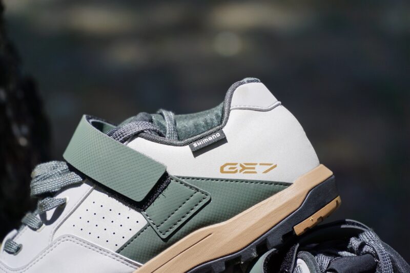 First Look: Shimano's Lace-Up New Enduro/DH Shoe, the SH-GE700 - Bikerumor