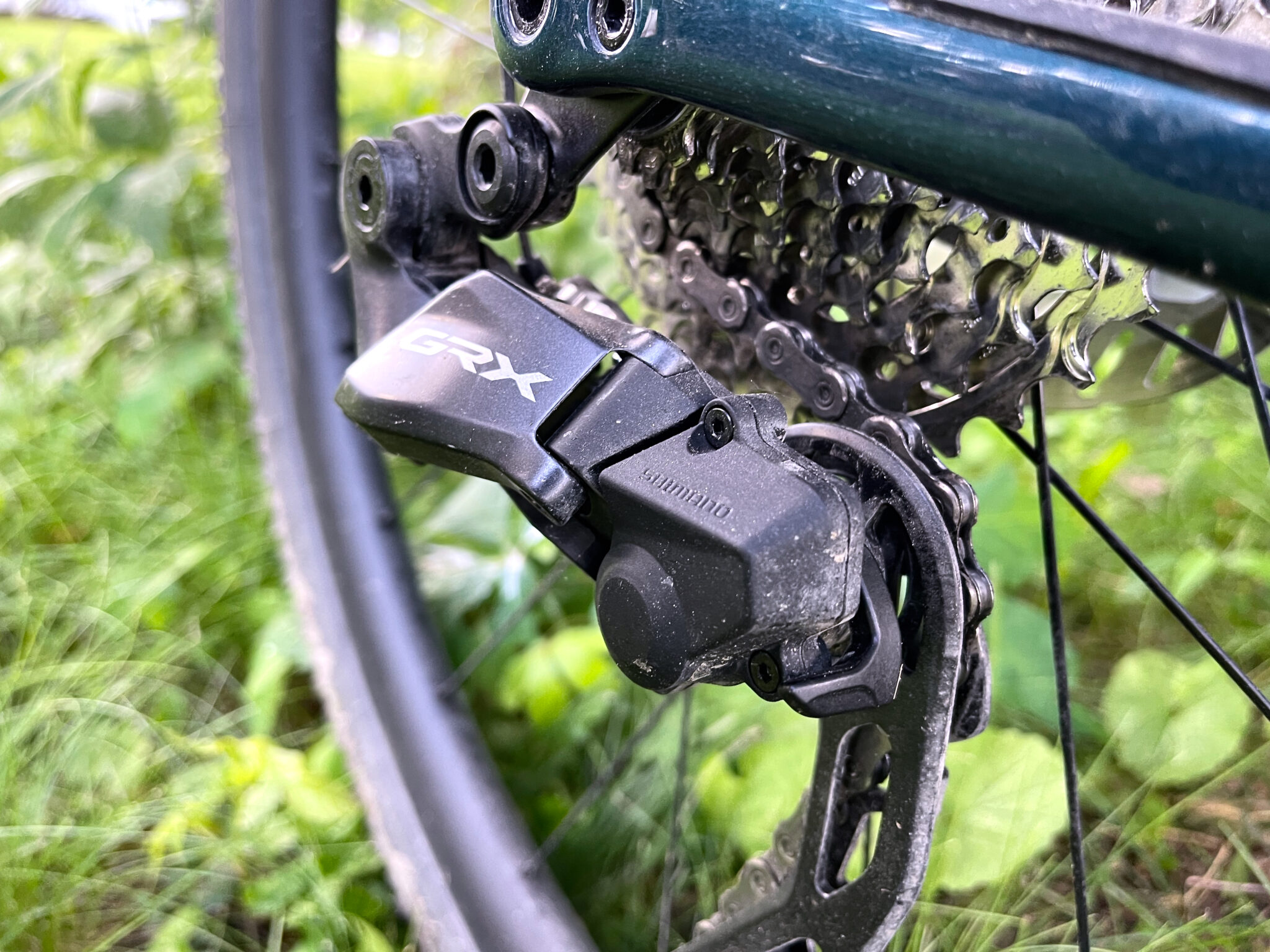 First Ride Review: Shimano GRX Di2 12-Speed Offers Simple Effective ...