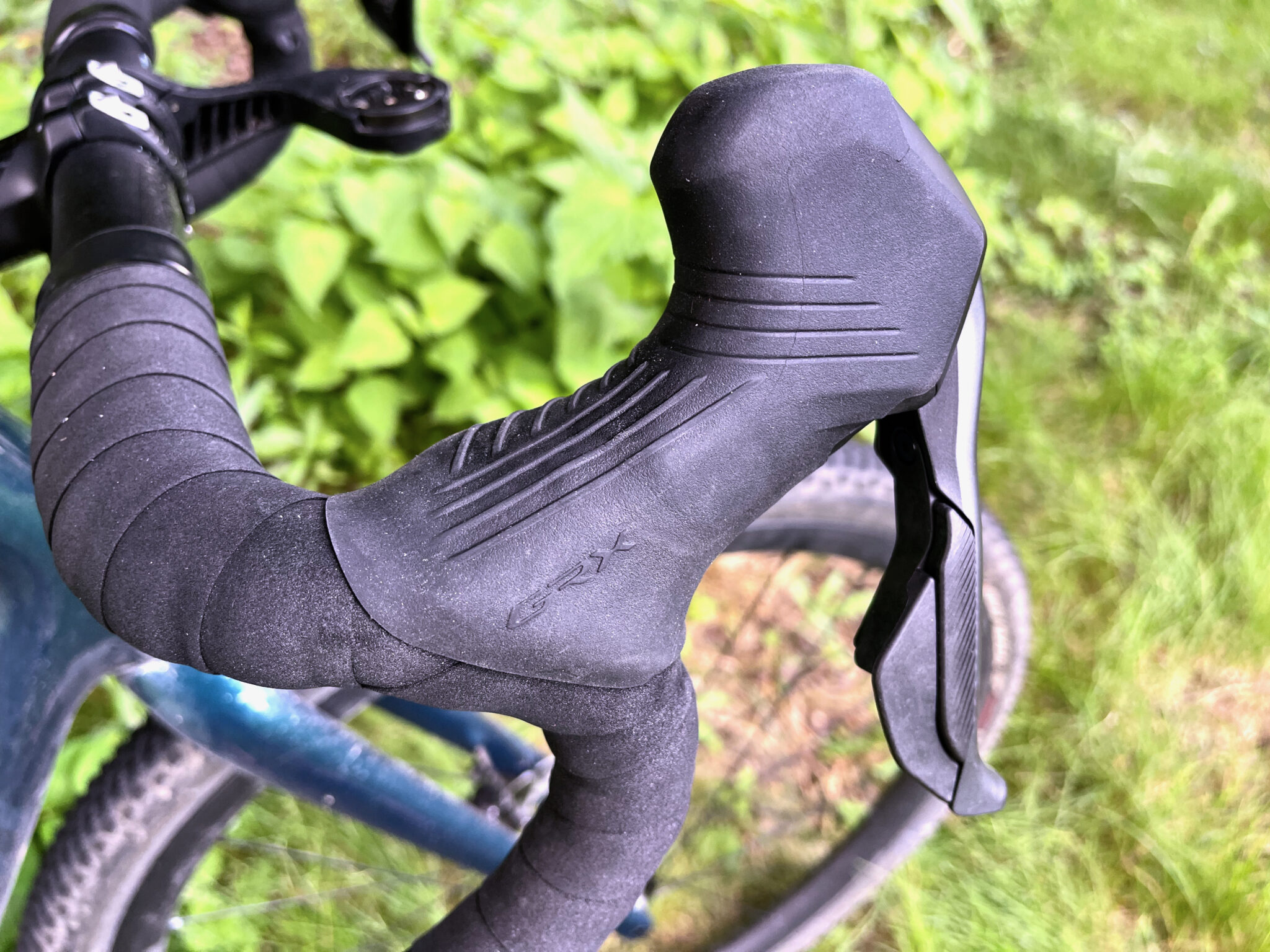 First Ride Review: Shimano GRX Di2 12-Speed Offers Simple Effective ...
