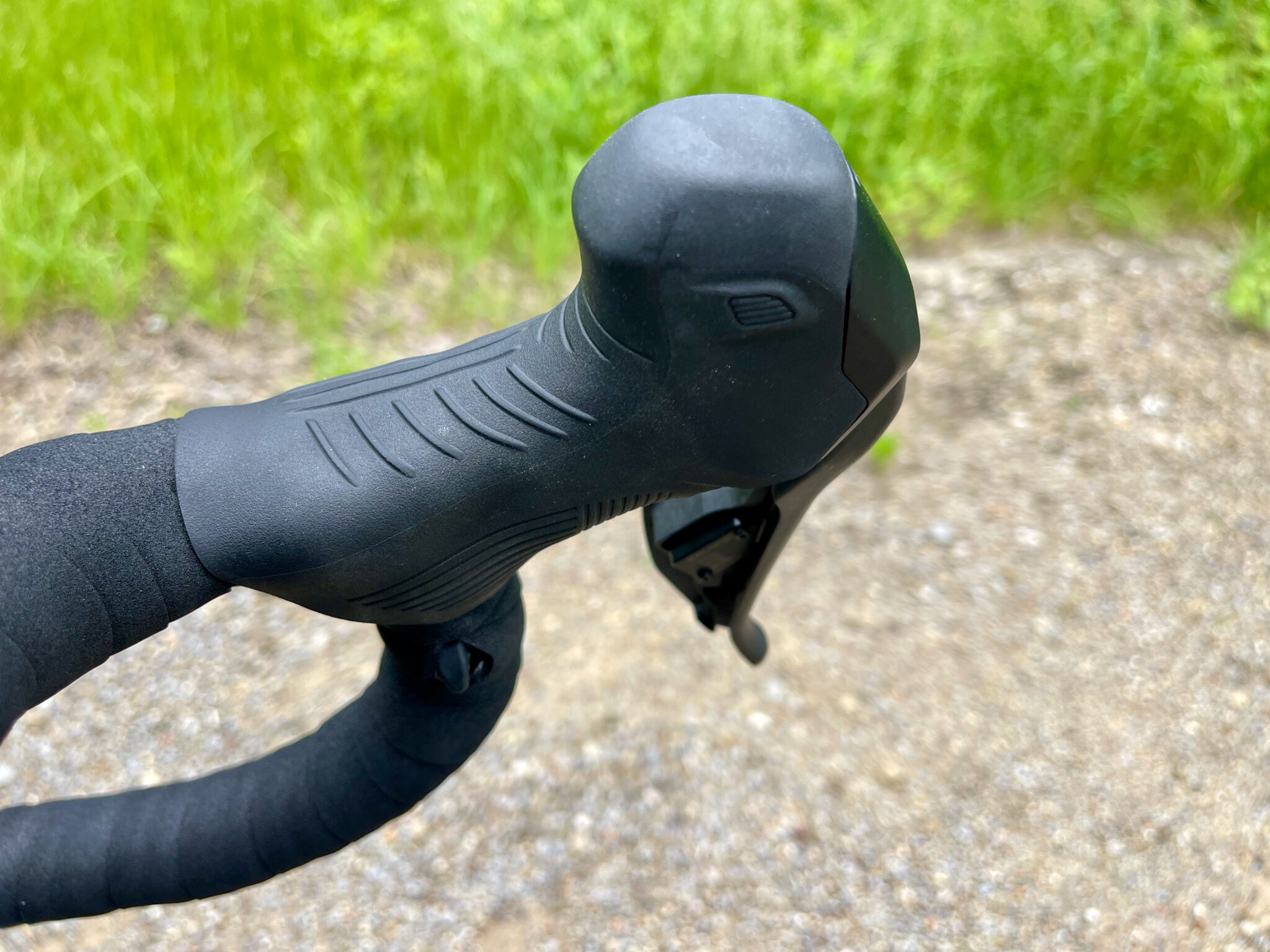 New Shimano GRX Di2 12-Speed Group Refines Gravel Performance - Bikerumor