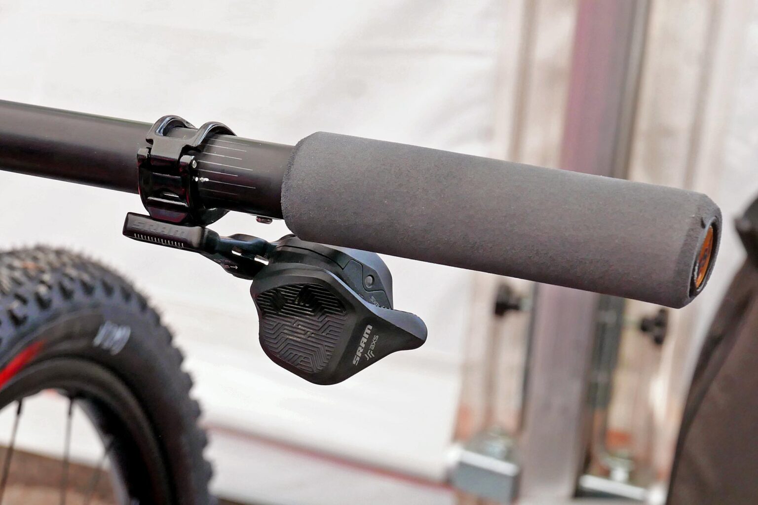 SRAM's New AXS Pod Rocker Paddle Brings Back the Ergonomics Mountain ...