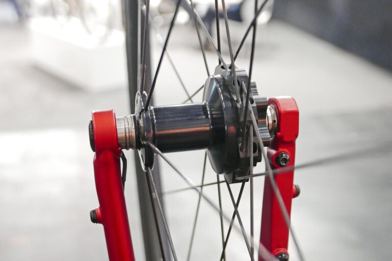 SON 29 S Creates Dynamo Hub So Tiny, It Disappears Behind Your Brake ...