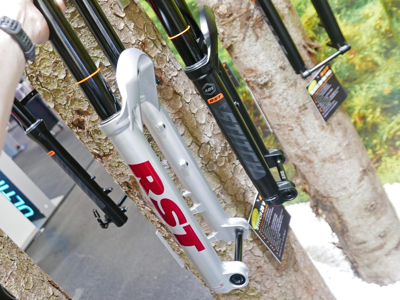 RST Teases LTD Team Stitch Pro Enduro Fork, Electronic Control ...
