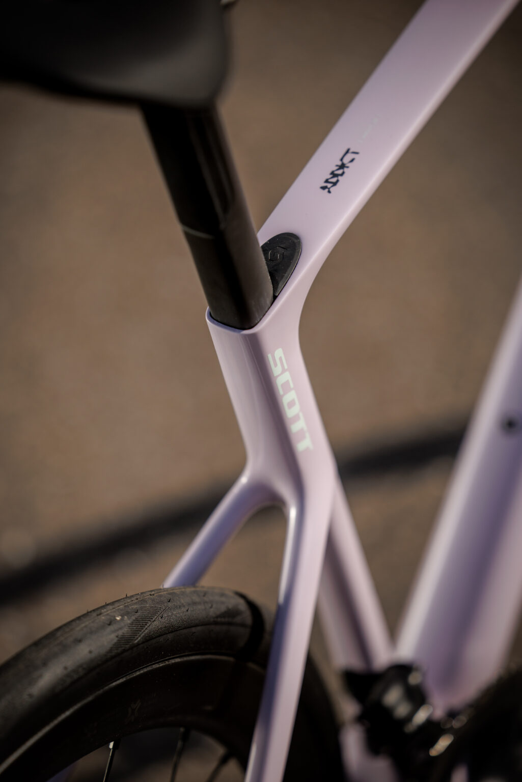 The new Scott Addict: comfort over race performance - Bikerumor