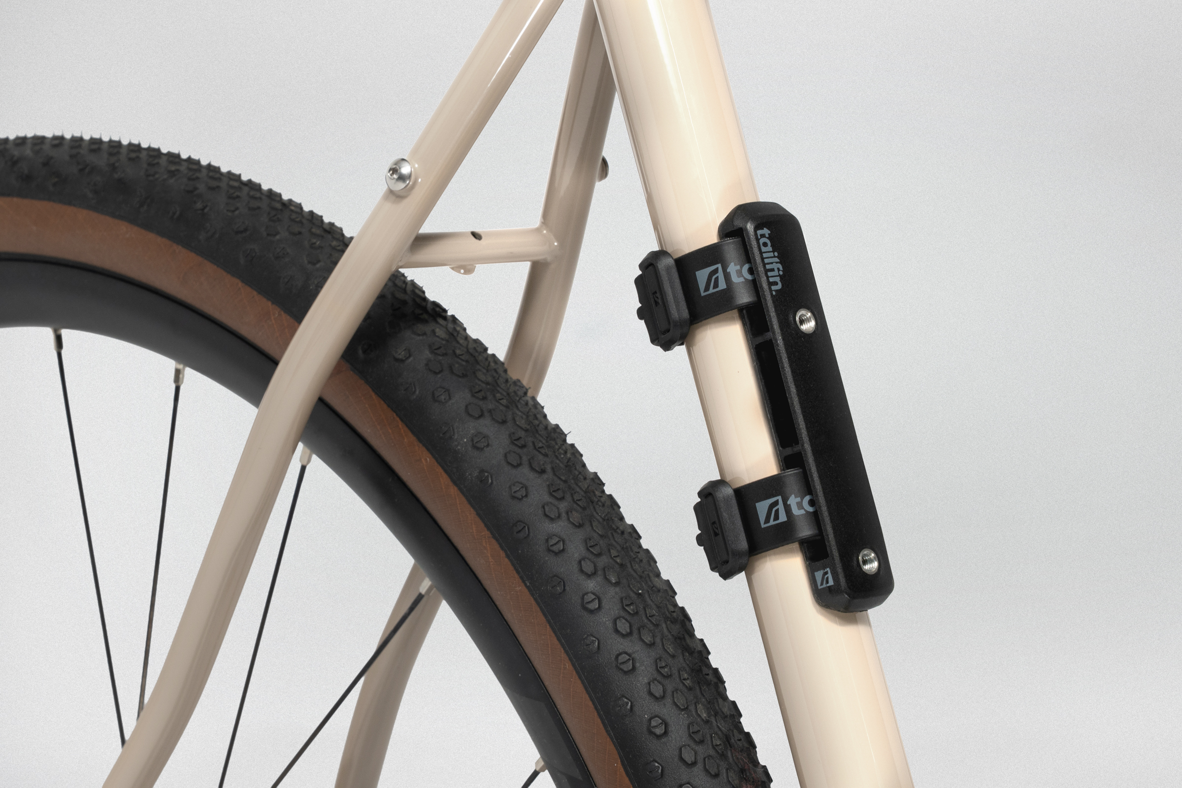 TailFin HydroMount Lets You Add Cages, Without Putting a Bolt Through ...